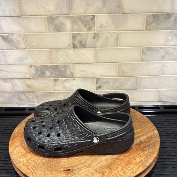 CROCS | Shoes | Crocs Classic Crocskin Aligator Skin Textured Clogs ...